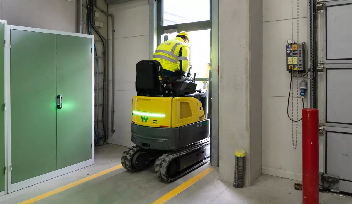 The electric mini-excavator EZ10e | Wacker Neuson