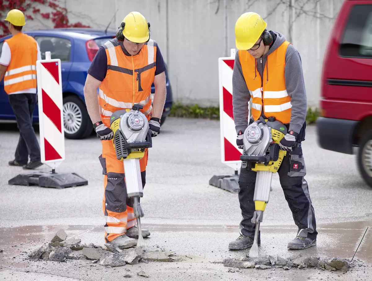 BH65 Gasoline Breaker | Wacker Neuson