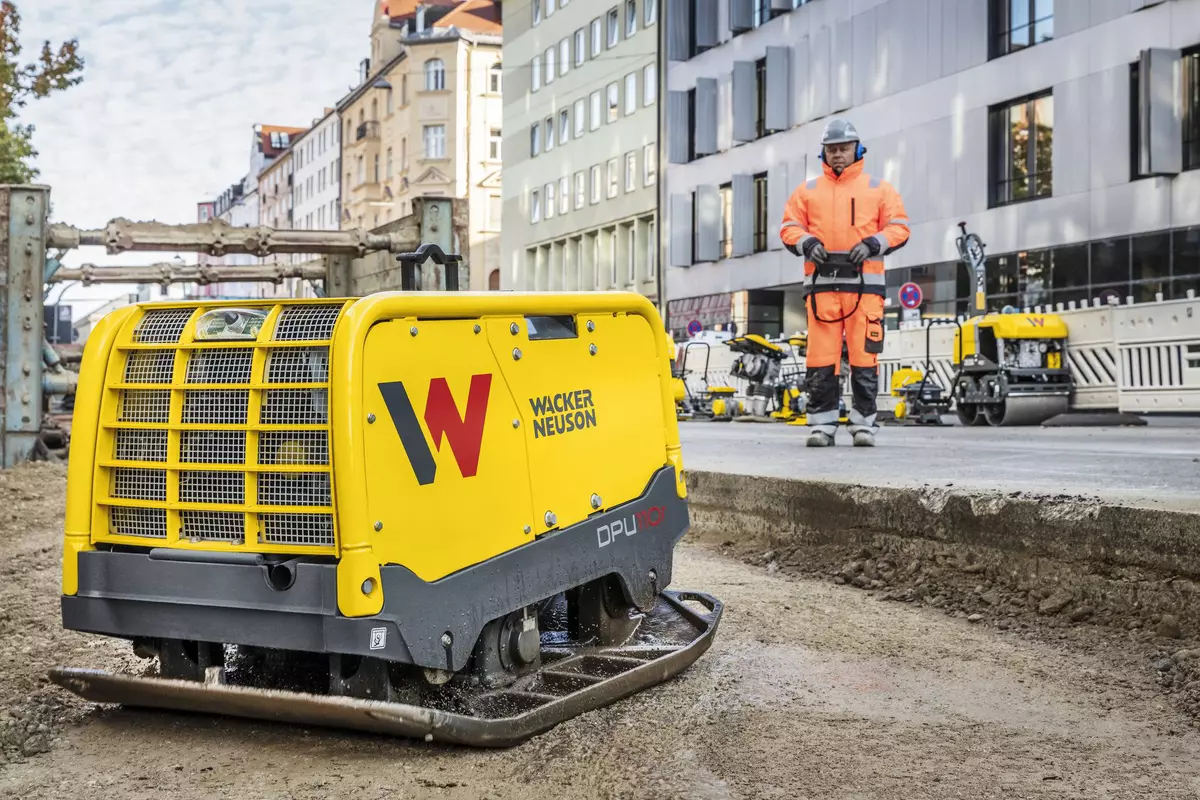Heavyweight reversible vibratory plates, remote-controlled | Wacker Neuson